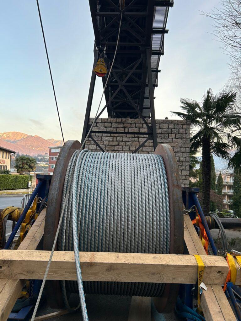 San Salvatore funicular: the second new car positioned