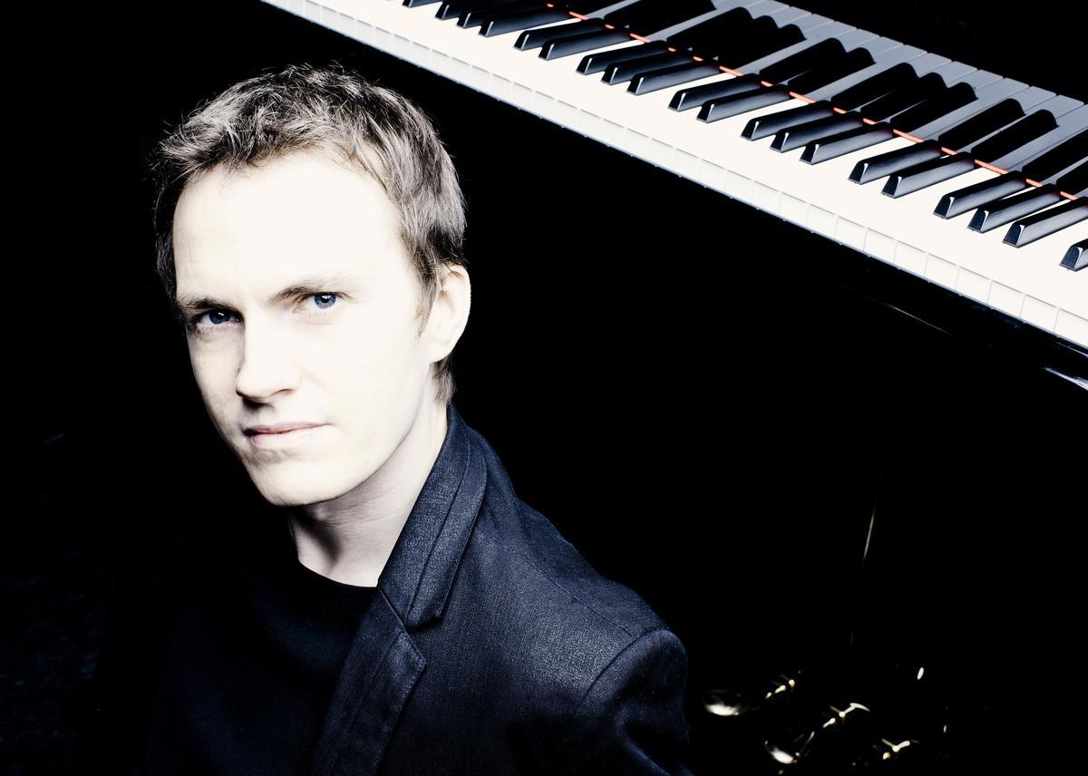 At LAC, Alexandre Tharaud pays homage to Bach and Ravel - Ticino W